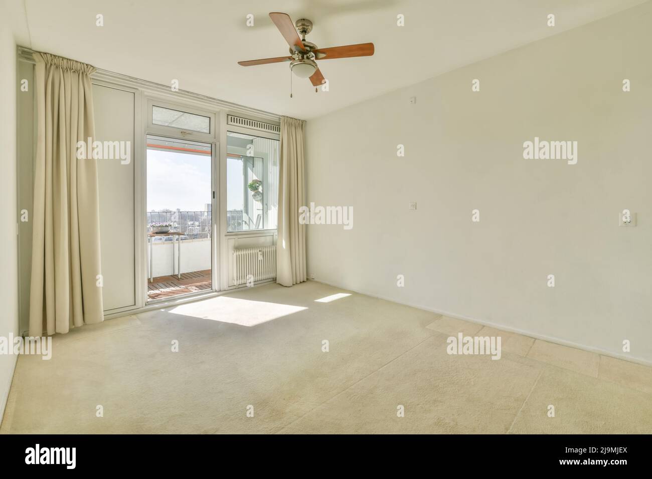 Interior of spacious empty living room with carpet floor with glass ...