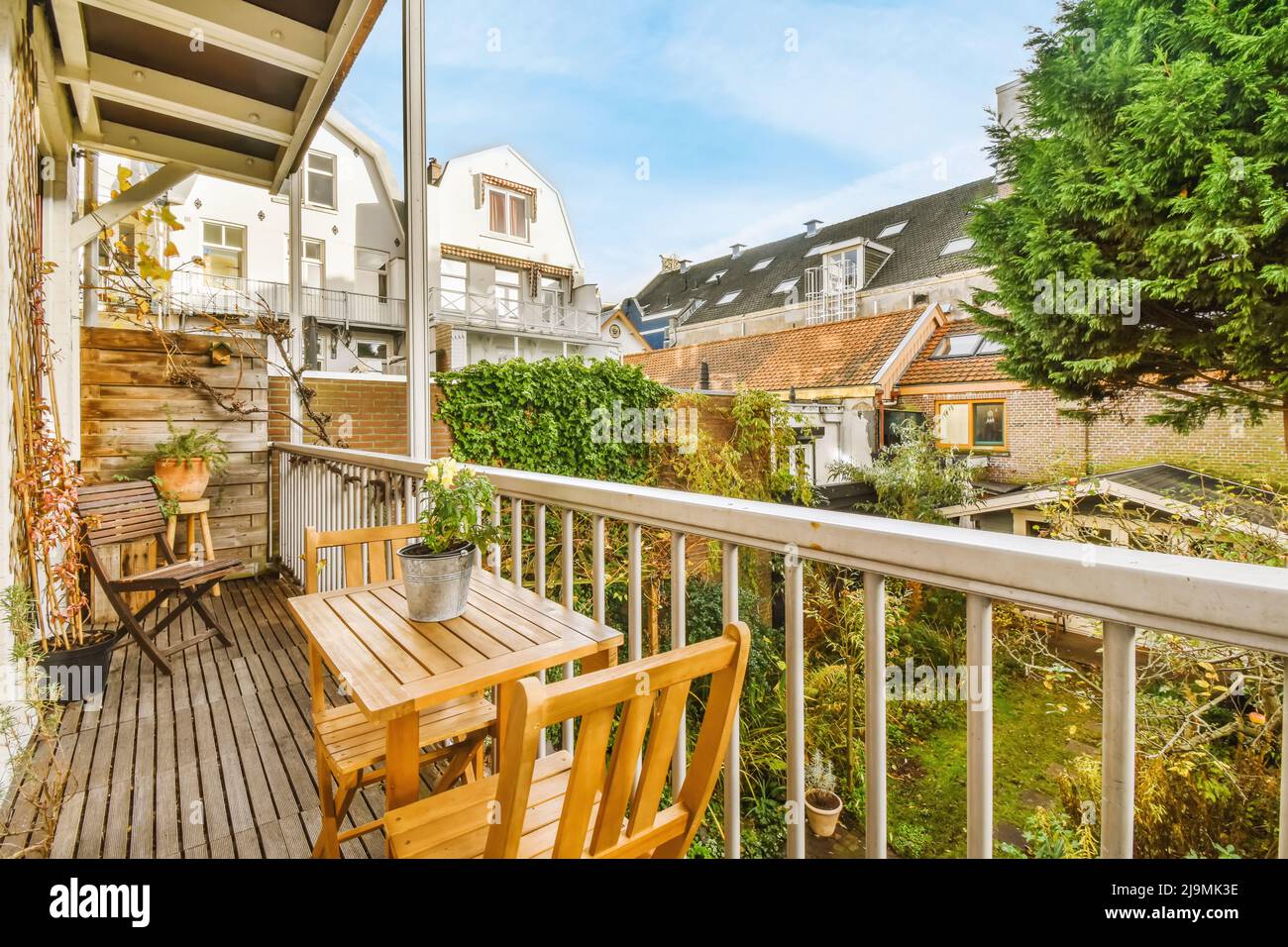 Neat fencing hi-res stock photography and images - Alamy