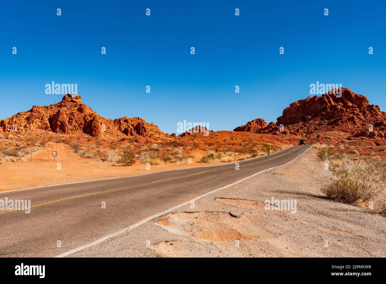 Desert Road Red Hills Stock Photo - Alamy