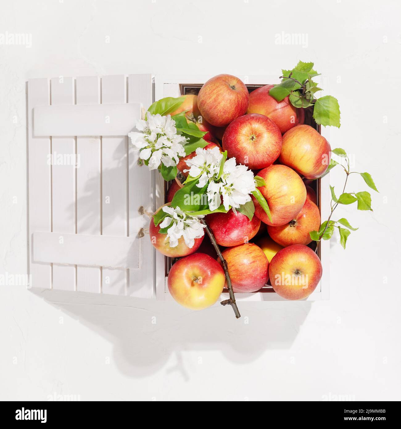 Apple packaging box fruit hi-res stock photography and images - Alamy