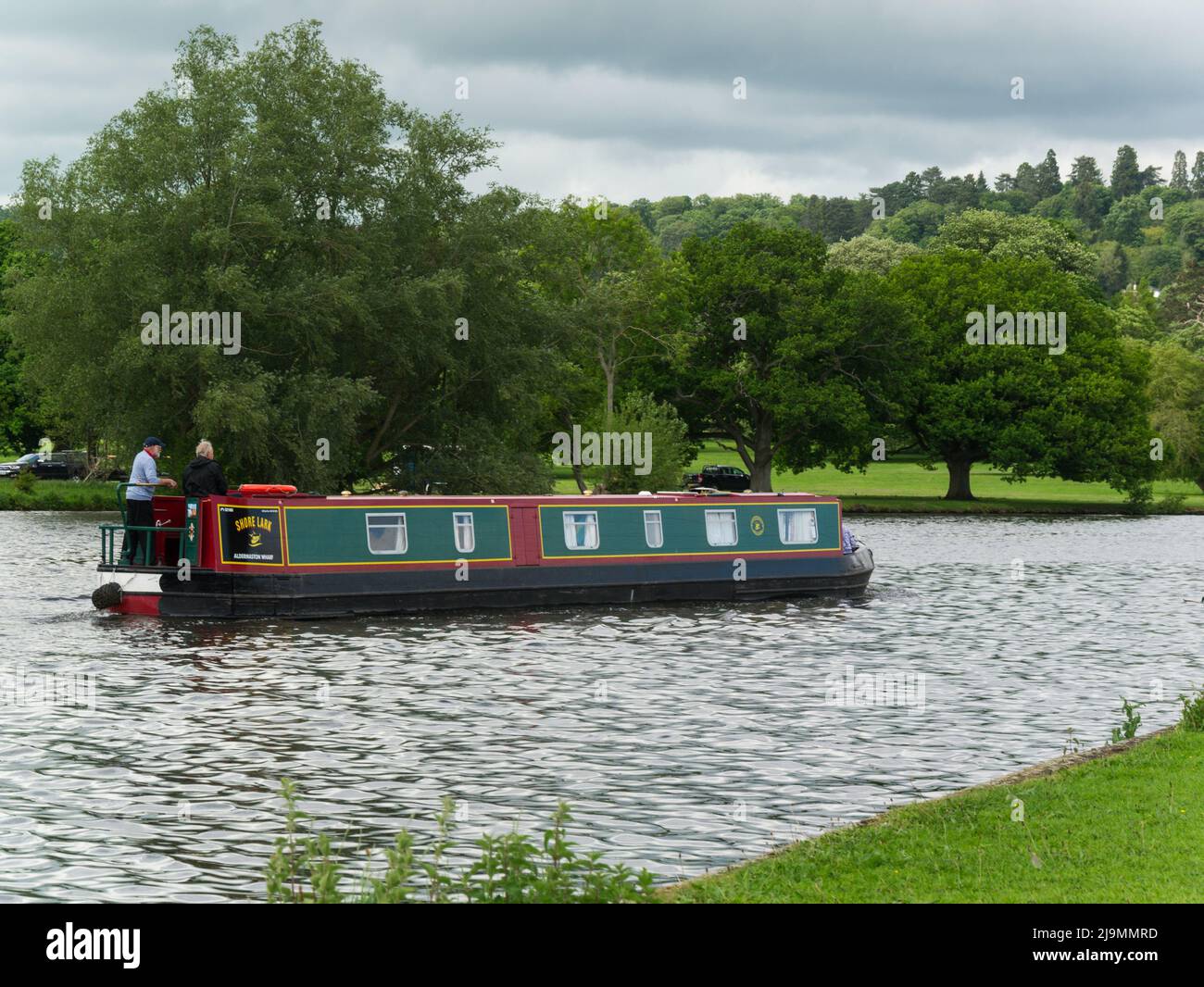 Narrowboat cruising along River Thames through lovely Oxfordshire ...