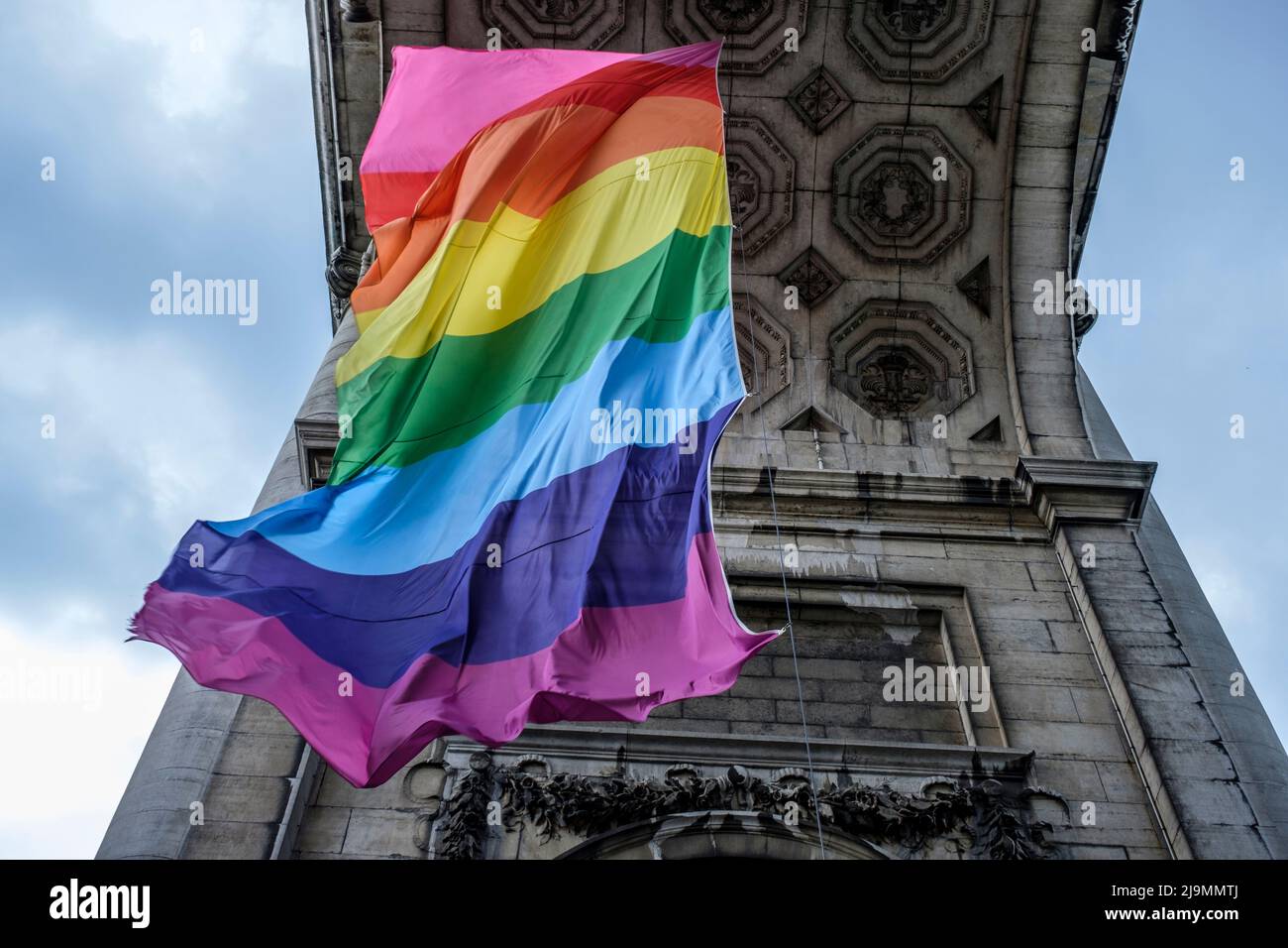 The 6 colors Pride Flag is the symbol for the LGBTQIA + community under ...