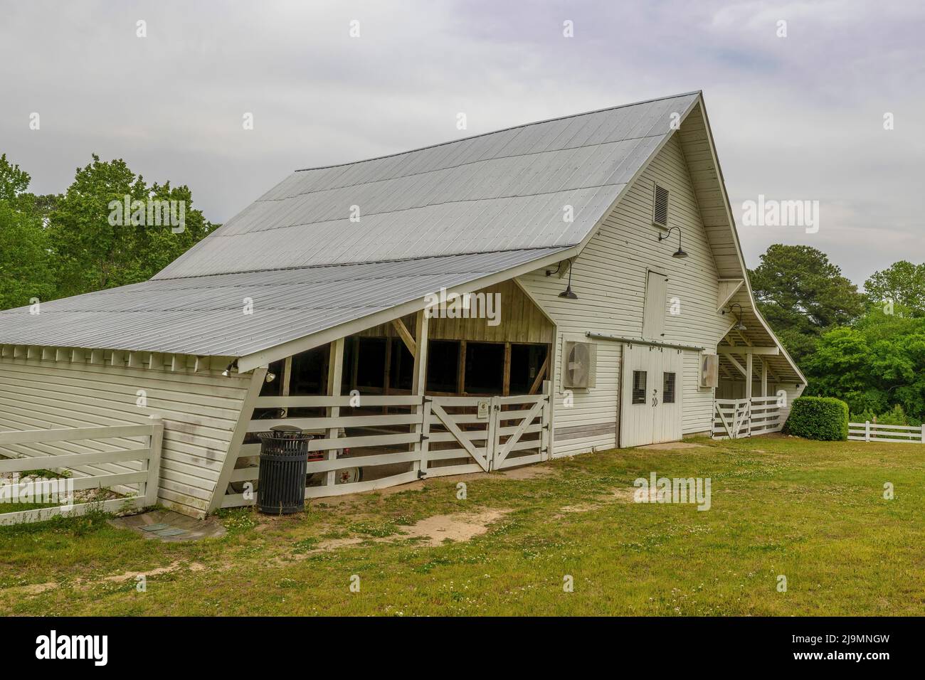 Raleigh, North Carolina, USA -May 1, 2022: Barn on the property of ...