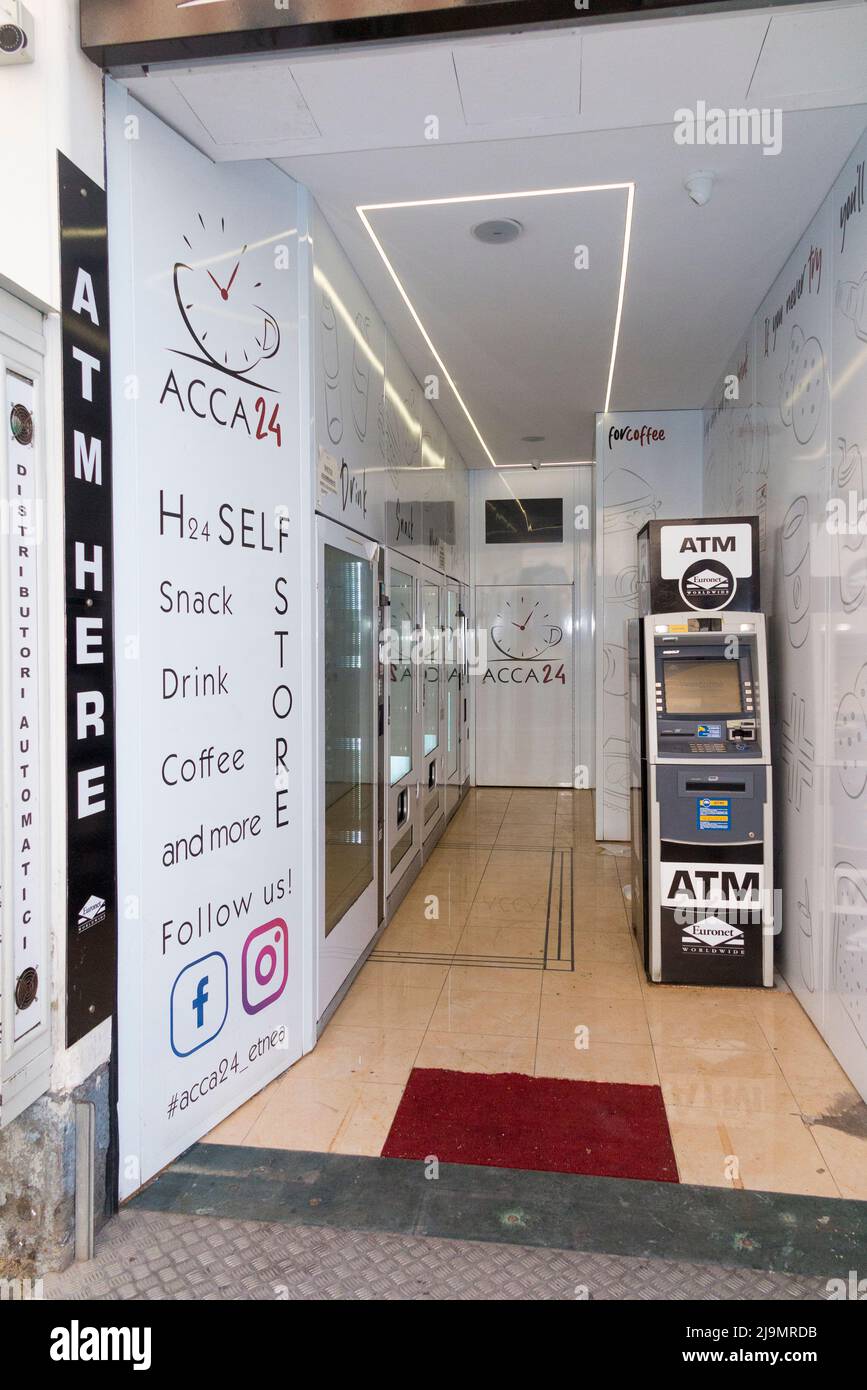 Self service automatic Smart shop retail / shopping retailer operated ...