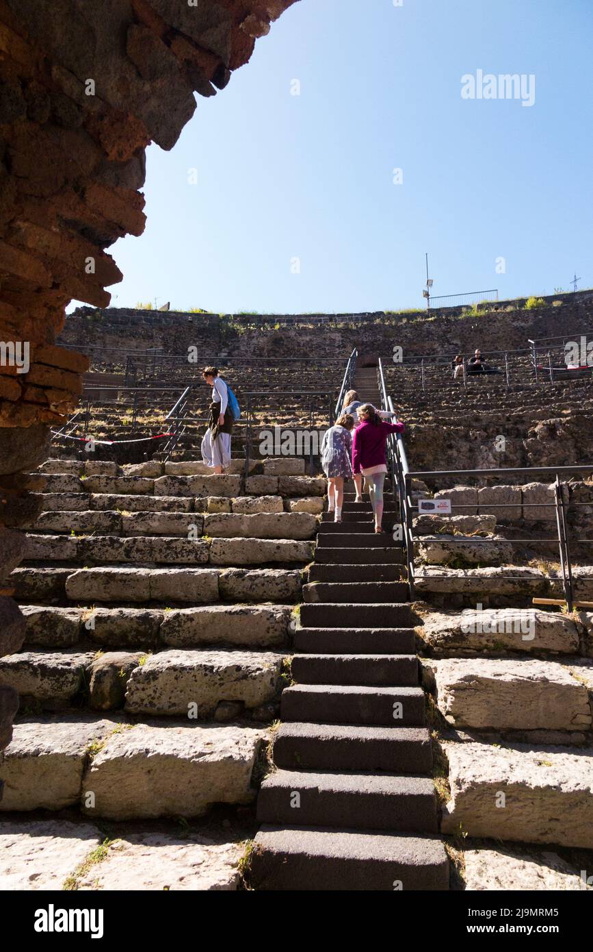 2 semi circular steps hi-res stock photography and images - Alamy