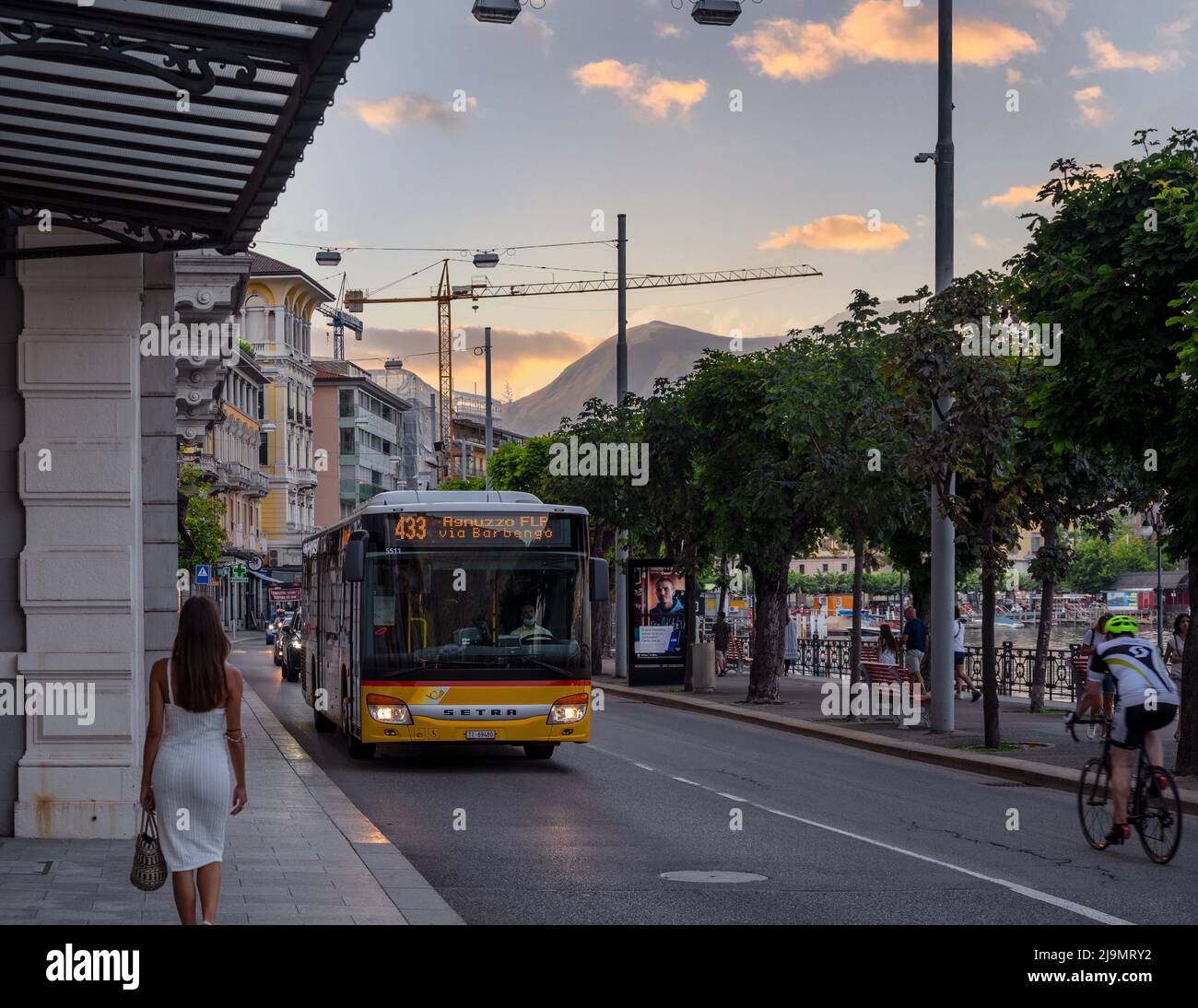 People bus stop switzerland hi-res stock photography and images - Alamy