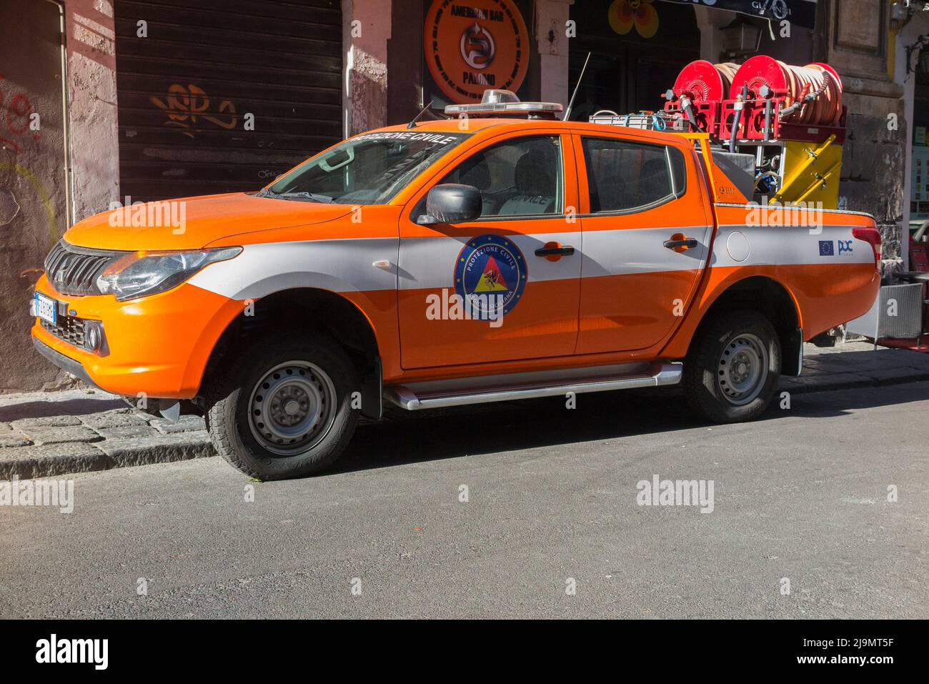 Civil protection emergency vehicle mounted with hose, pickup / pick up ...
