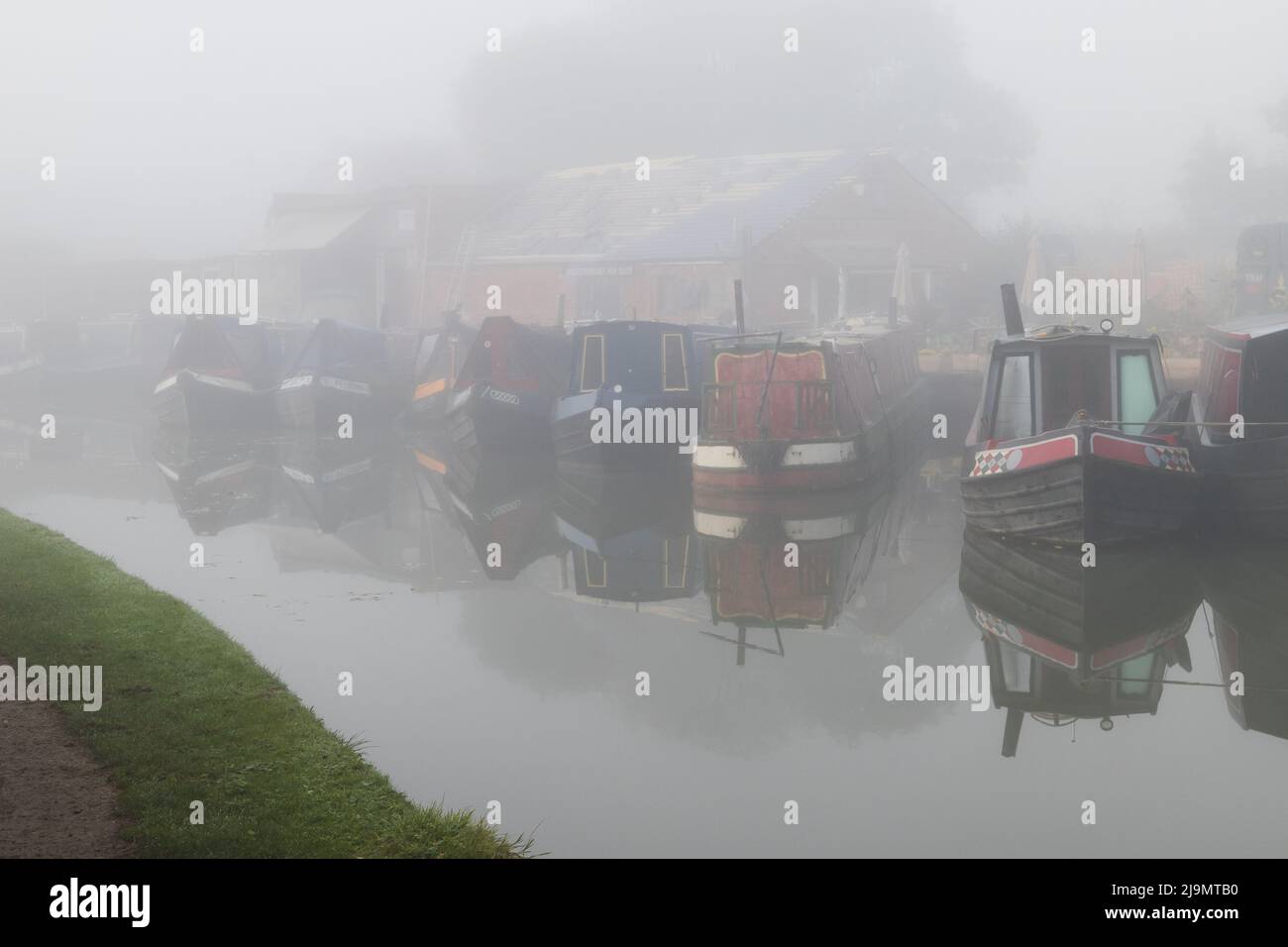 Misty morning on the Grand Union Canal in the Northamptonshire village ...