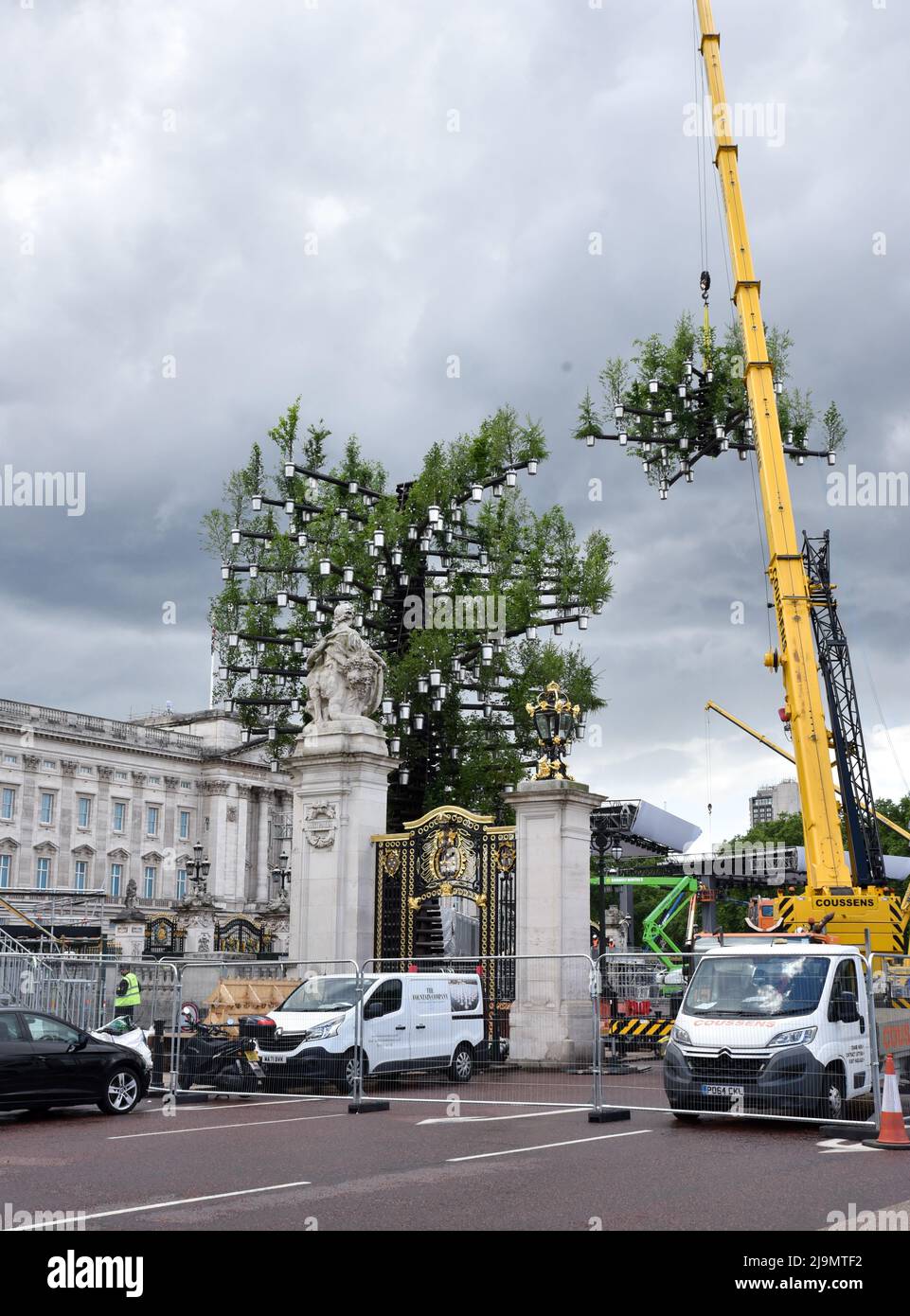 Buckingham Palace, London, UK. 24th May 2022. The final piece of Thomas ...