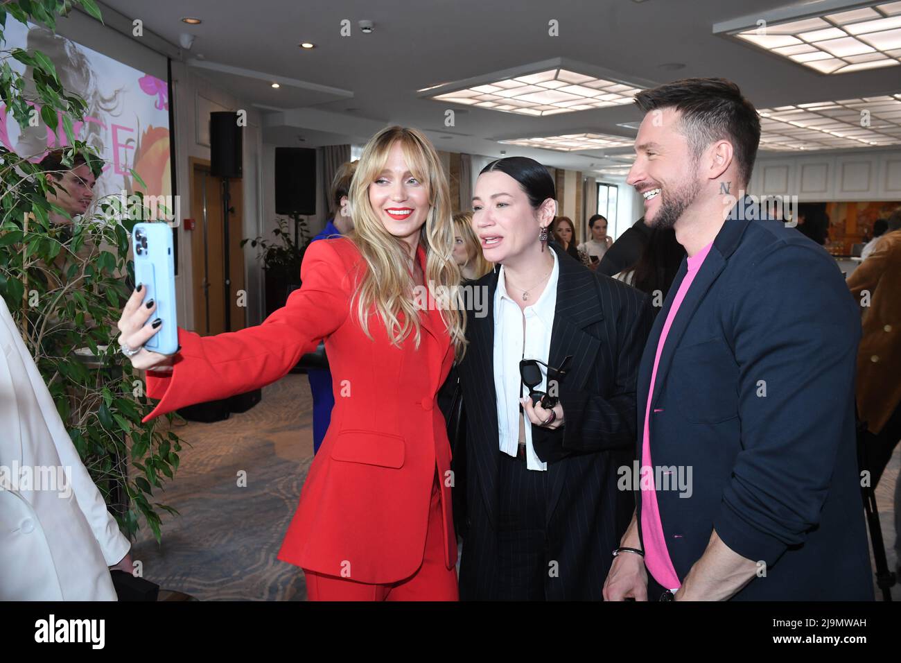Moscow. The actress and the singer Glyukoza (Natalya Ionova) the video ...