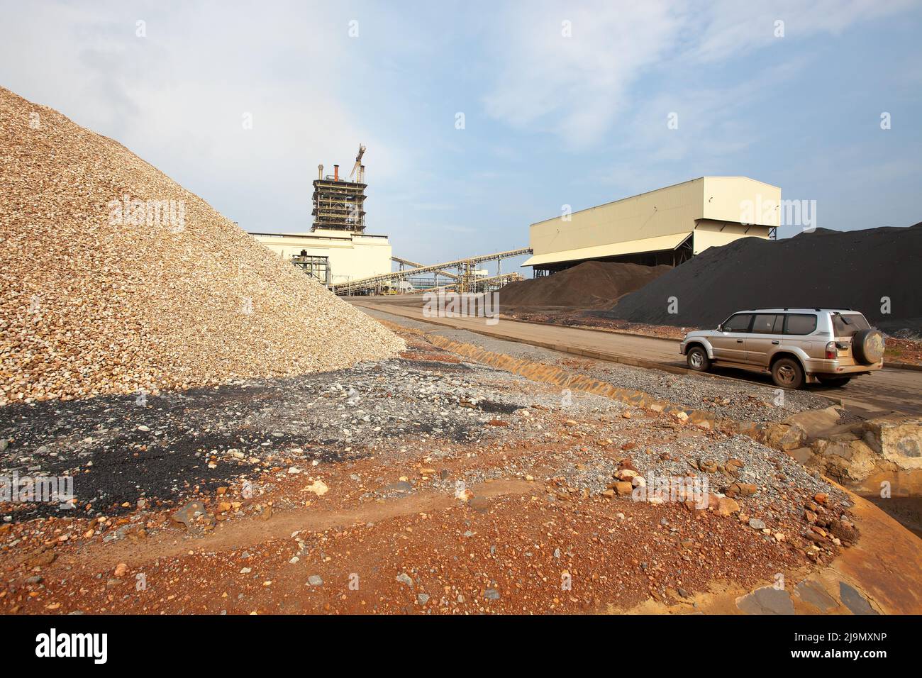 Extraction of raw materials hi-res stock photography and images - Alamy
