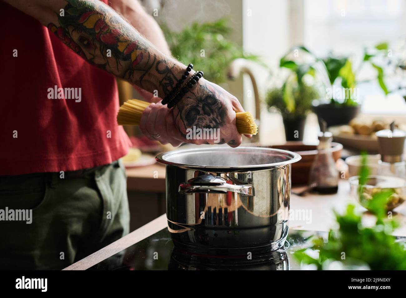 Boiling water in stainless pot hi-res stock photography and images - Alamy