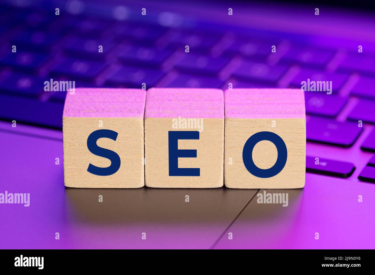 Laptop analysis hi-res stock photography and images - Alamy