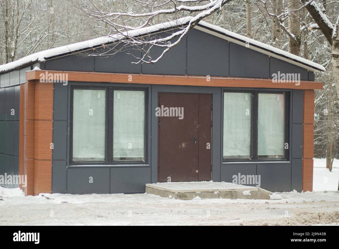 Shop building. Urban structure. Office space. One-storey house for ...