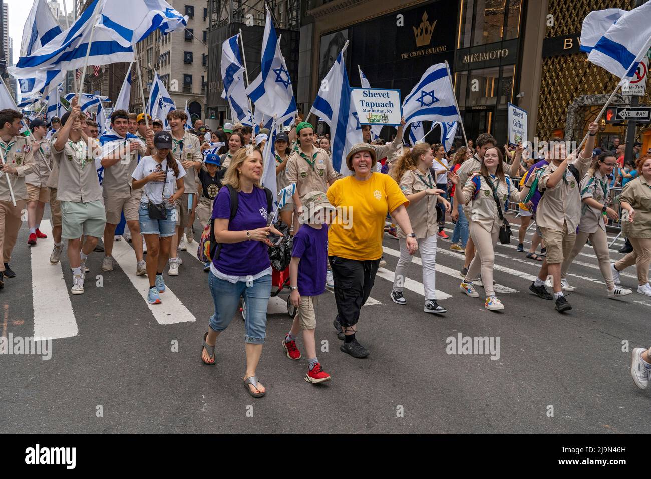 Israeli Scouts members holding Israeli flags march up Fifth Avenue ...