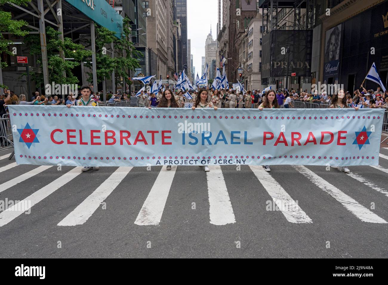 Israeli Scouts members holding Israeli flags march up Fifth Avenue ...