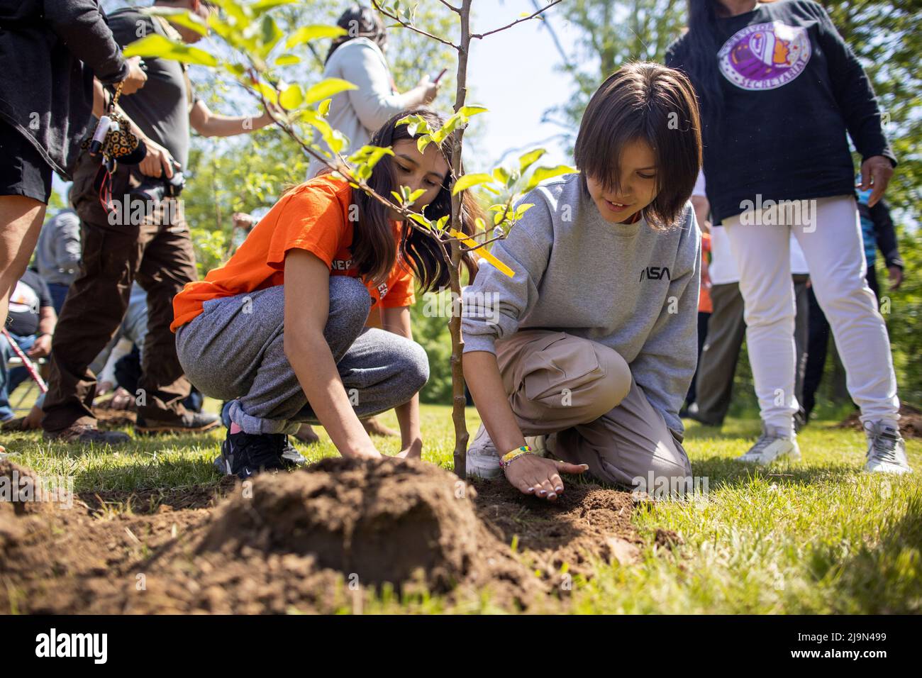 Remembering residential school survivors hi-res stock photography and ...