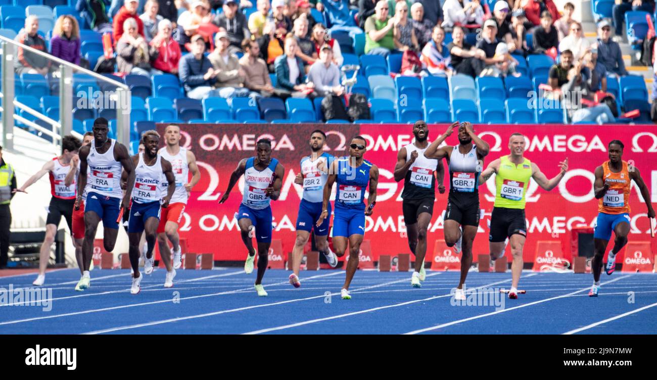 Richard Kilty fails to pass the batton over to Nathaniel Mitchell-Blake ...