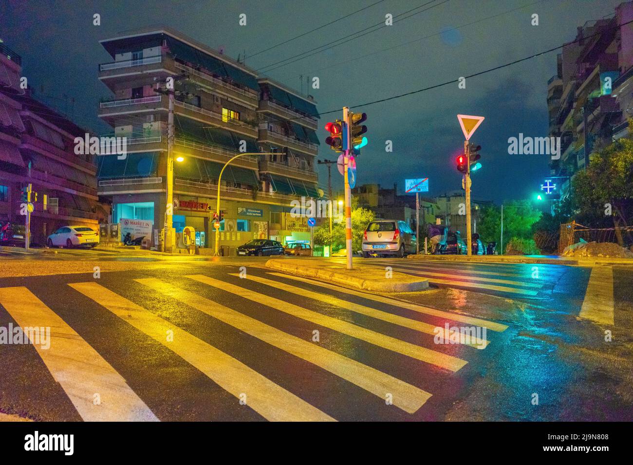 Traffic lights on red at a rainy wet traffic junction in Athens Stock ...