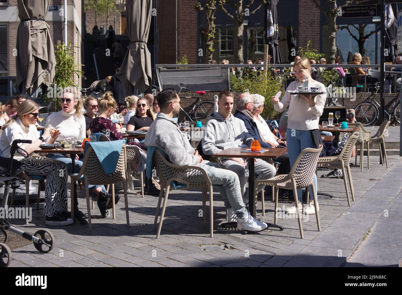 Dutch Netherlands Waitress Cafe Tipping In Netherlands How Much To