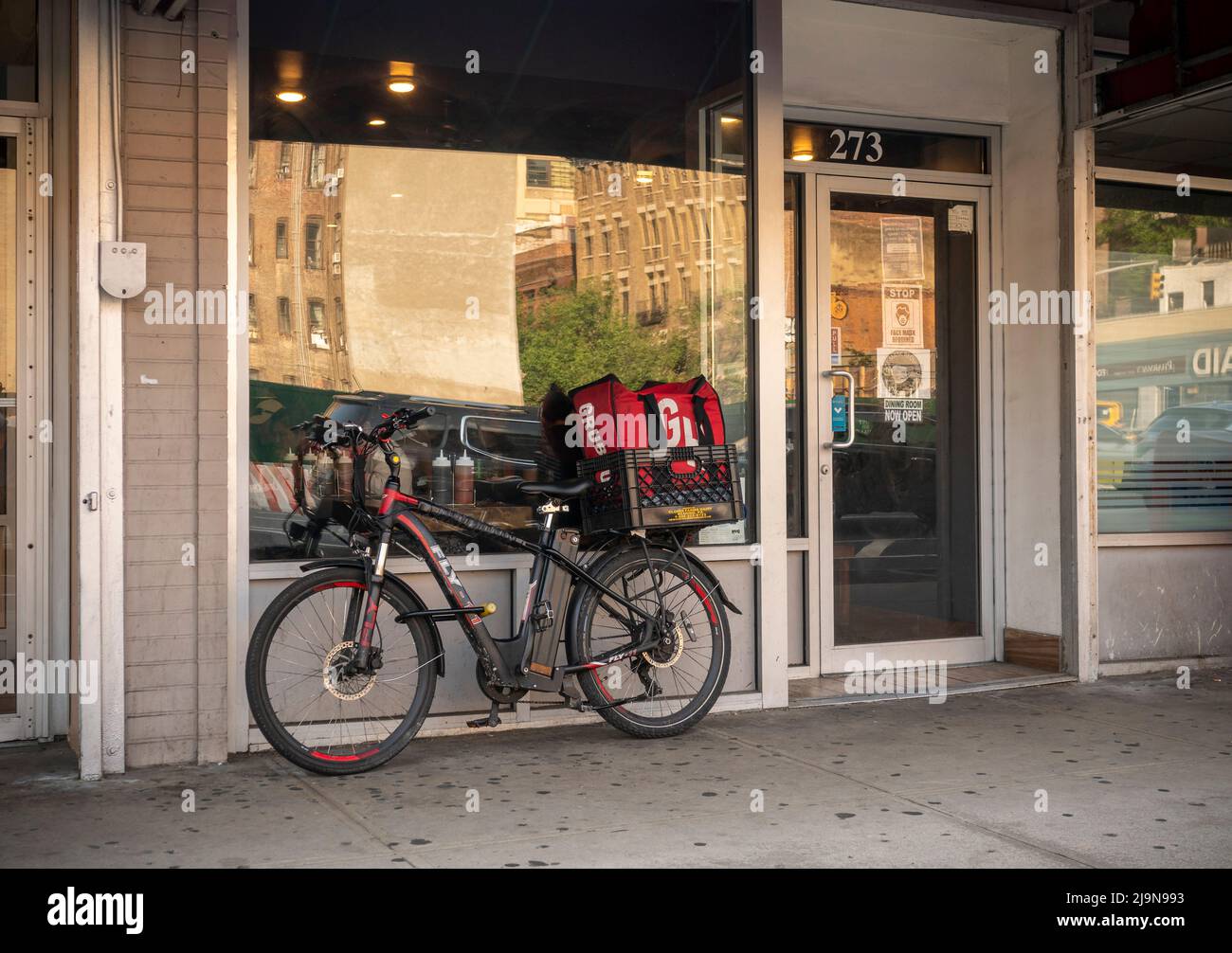 Bicycle delivers orders hi-res stock photography and images - Alamy