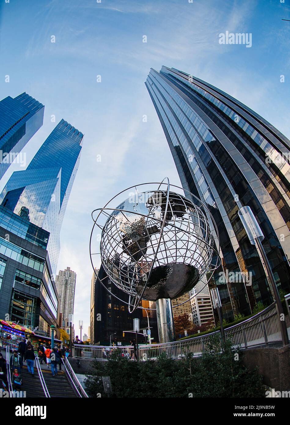 Metal globe sculpture hi-res stock photography and images - Alamy