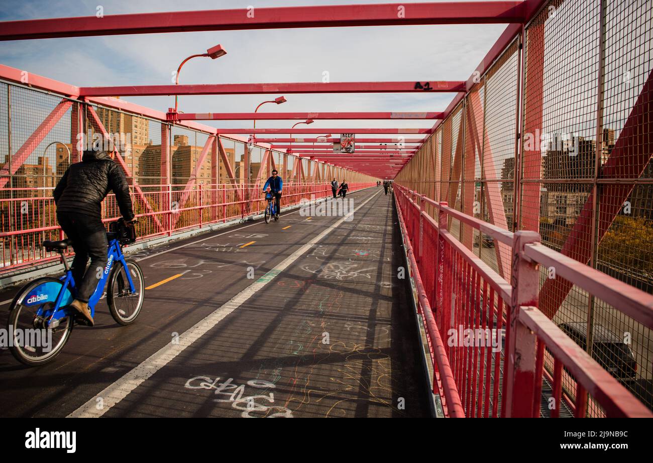 Williamsburg Bridge footpath, New York City Stock Photo - Alamy