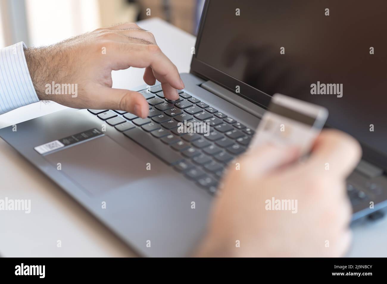 Online keyboard laptop hi-res stock photography and images - Alamy