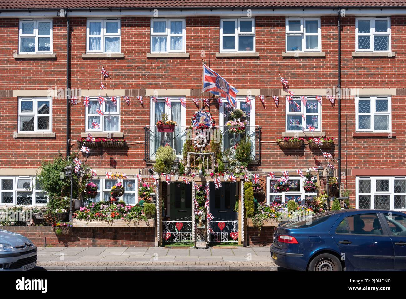 Patriotic British home decorated with bunting and memorabilia to ...