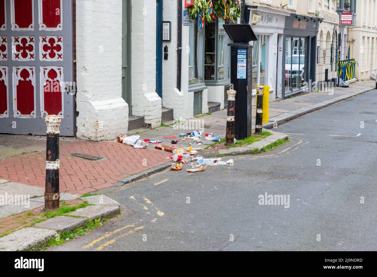Pavement strewn hi-res stock photography and images - Alamy