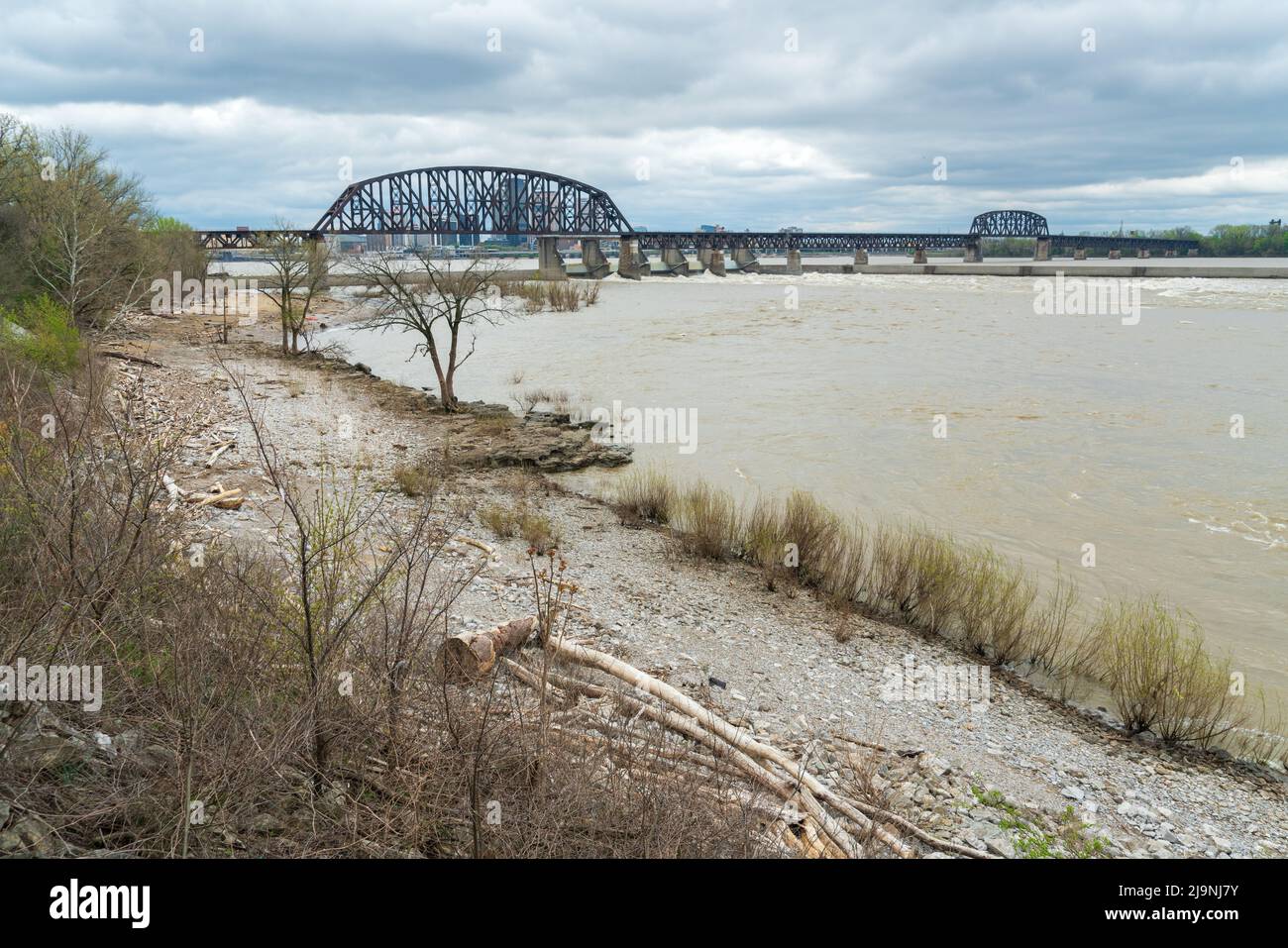 The Falls of the Ohio State Park along the Ohio River Stock Photo - Alamy