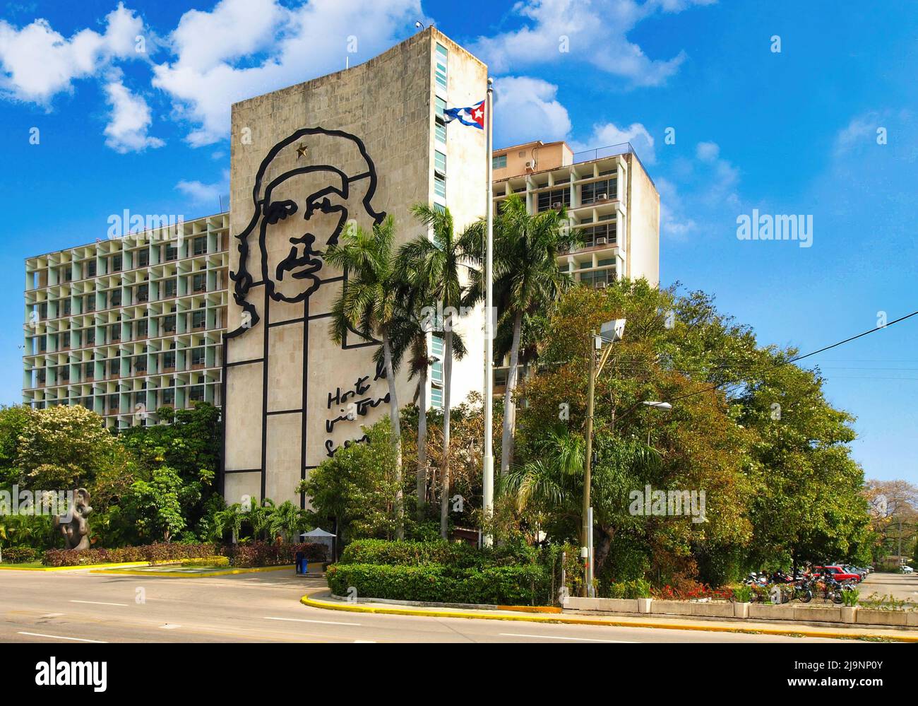 Image of Che Guevara on the facade of the Ministry of the Interior ...