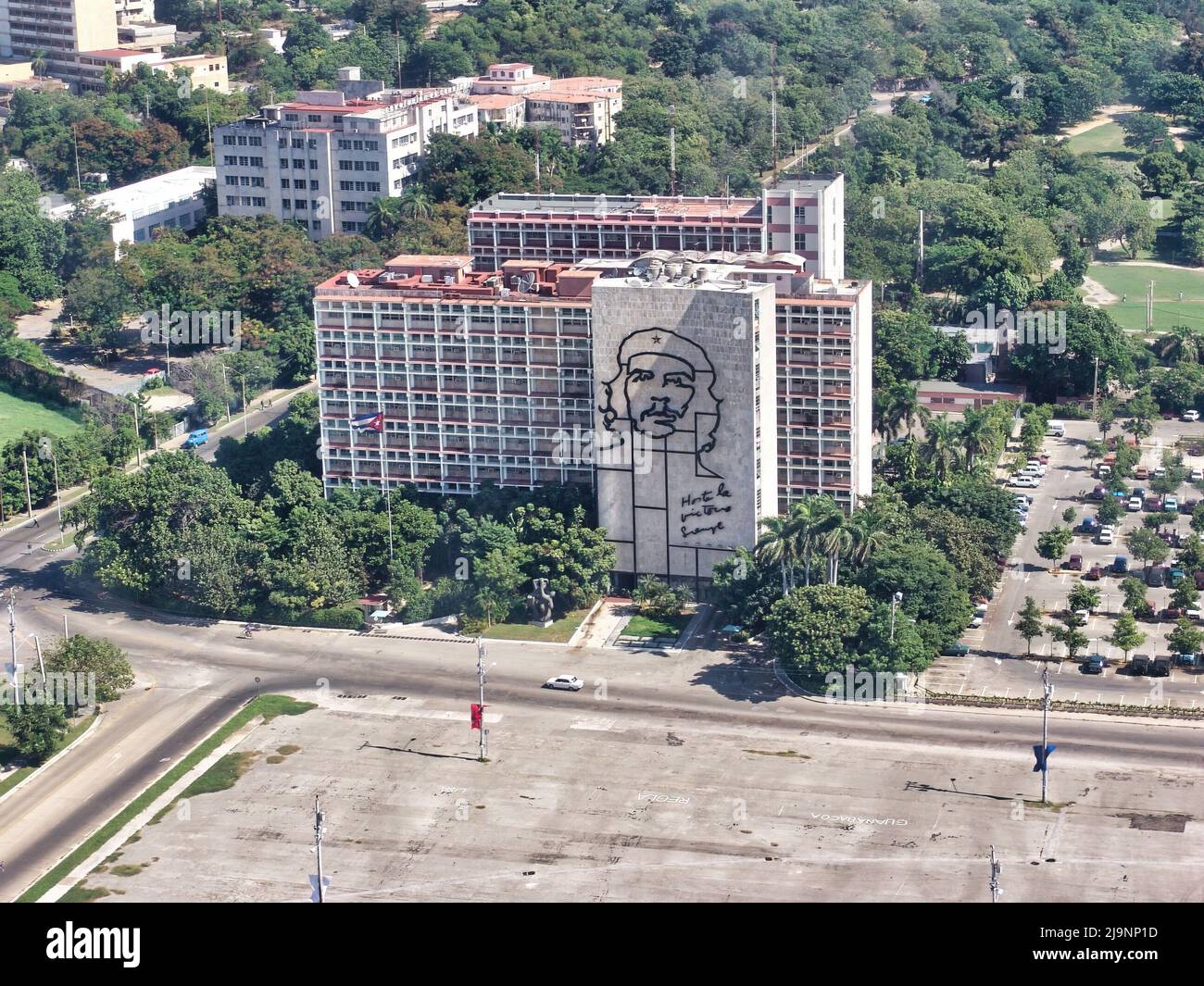 Image of Che Guevara on the facade of the Ministry of the Interior ...