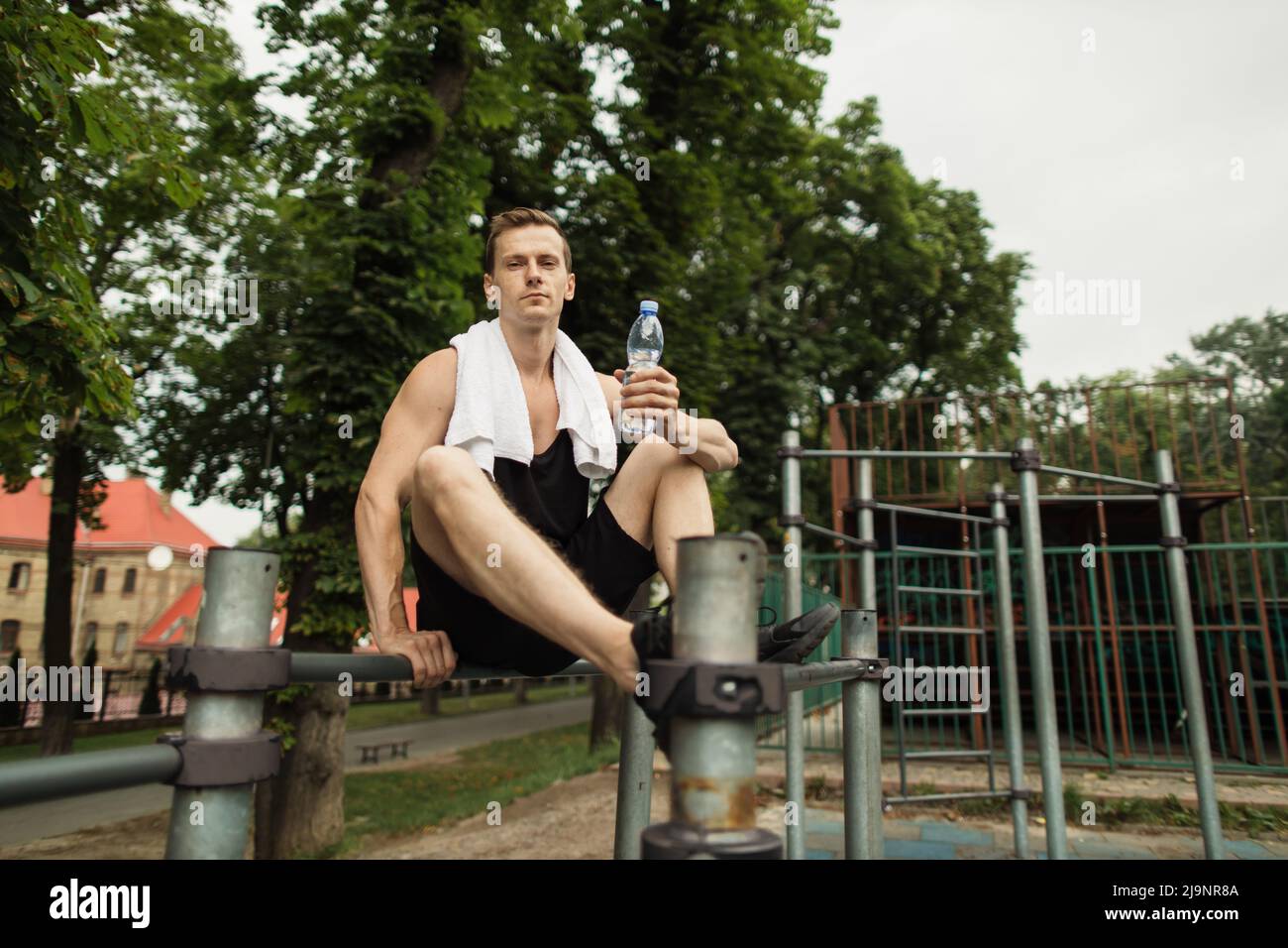 Chest dips hi-res stock photography and images - Alamy