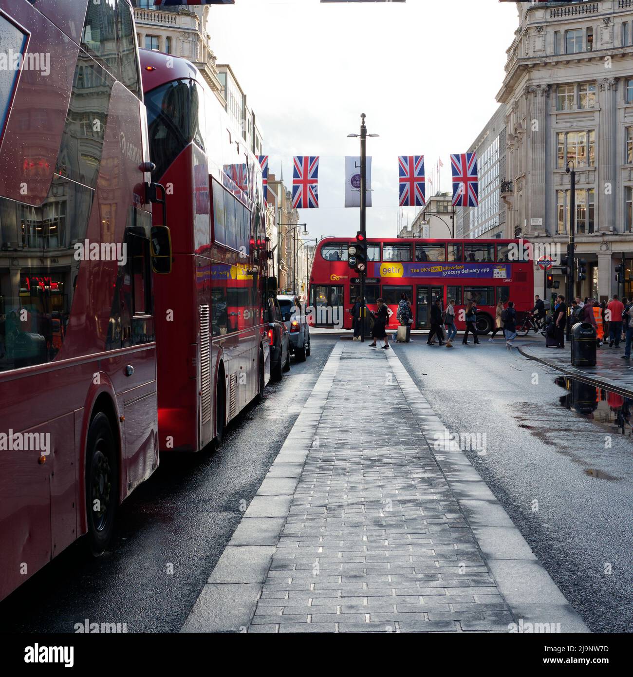 London, Greater London, England, May 11 2022: Buses queue in Oxford ...
