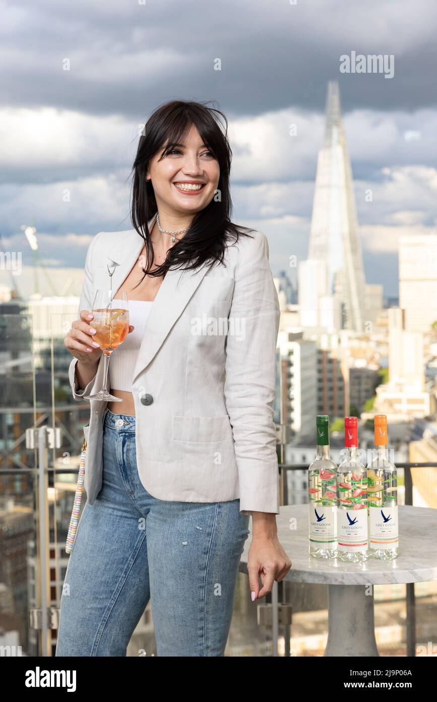 Daisy lowe 2022 hi-res stock photography and images - Alamy