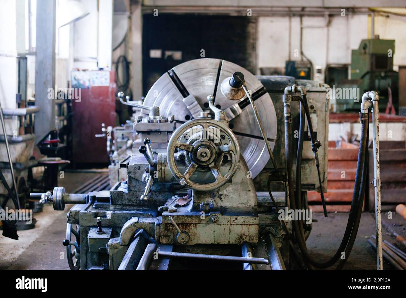 Lathe in the metalworking workshop Stock Photo - Alamy
