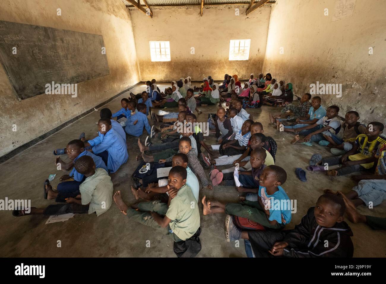 African classroom students uniform hi-res stock photography and images ...