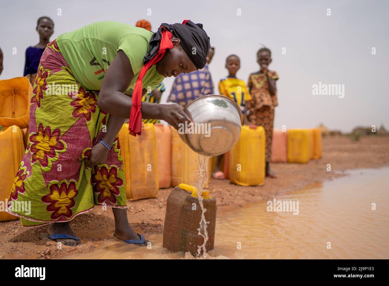 Niger drought africa poverty poor hi-res stock photography and images ...