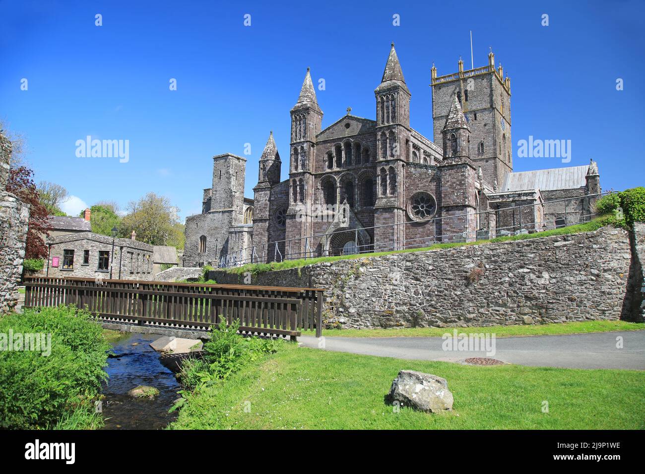The cathedral of st davids hi-res stock photography and images - Alamy