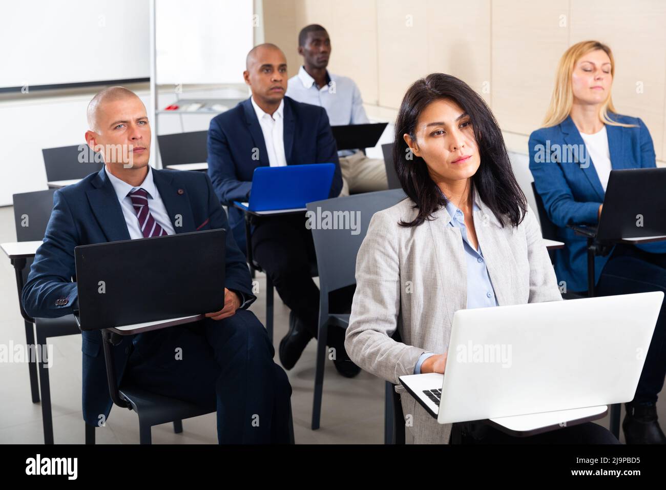 Indian people working with computers hi-res stock photography and ...