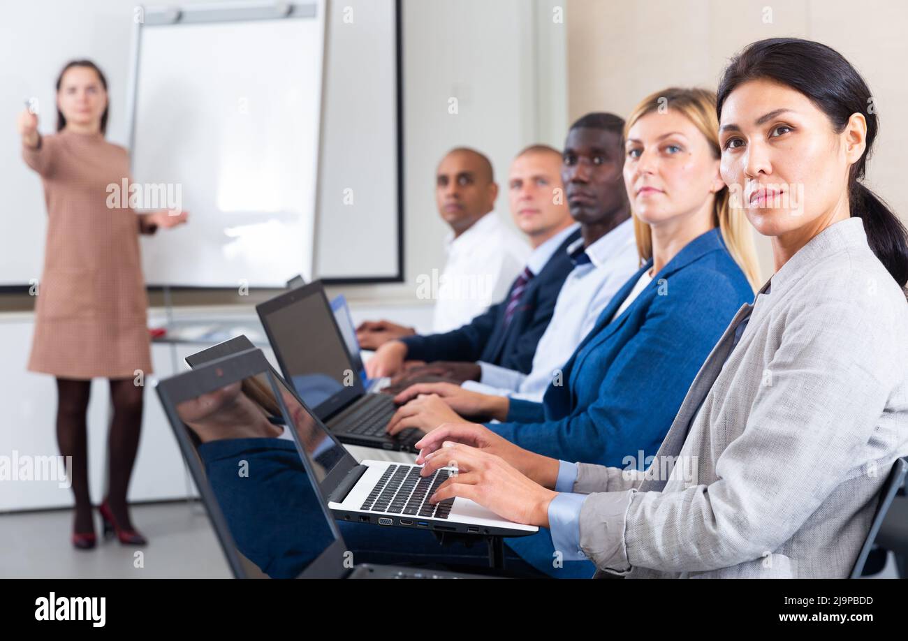 Financial education african women hi-res stock photography and images ...
