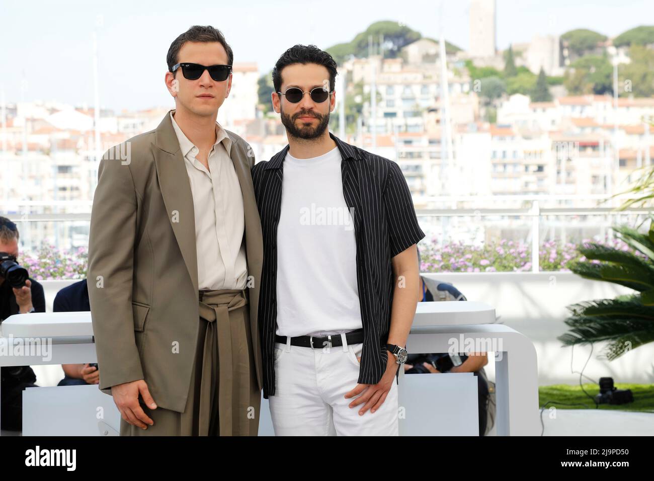 Cannes, Frankreich. 24th May, 2022. Selahattin Pasali (l) and Ekin Koc ...