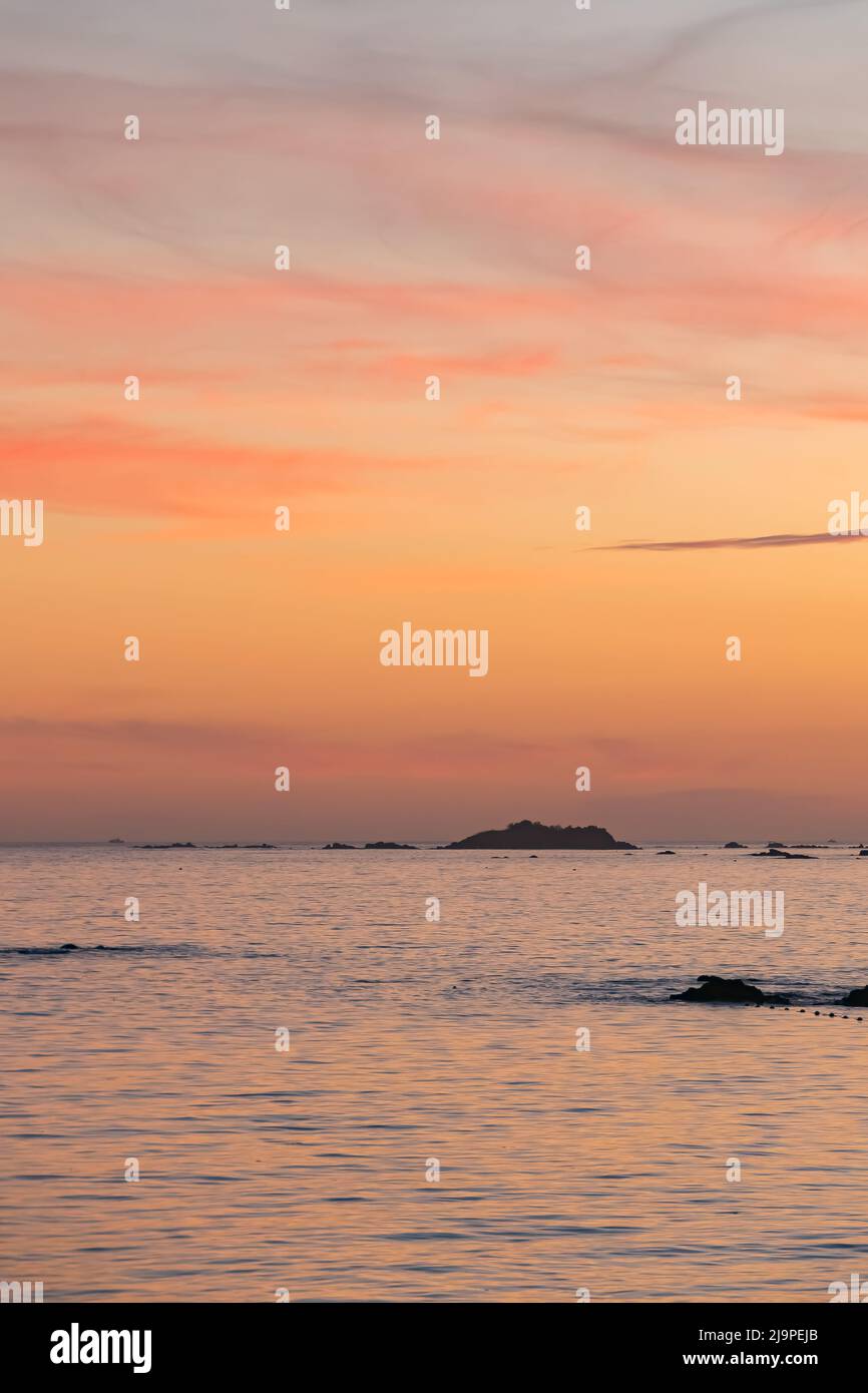 Sea vertical landscape hi-res stock photography and images - Alamy