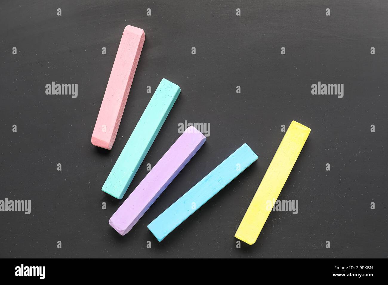 View different color chalks hi-res stock photography and images - Alamy