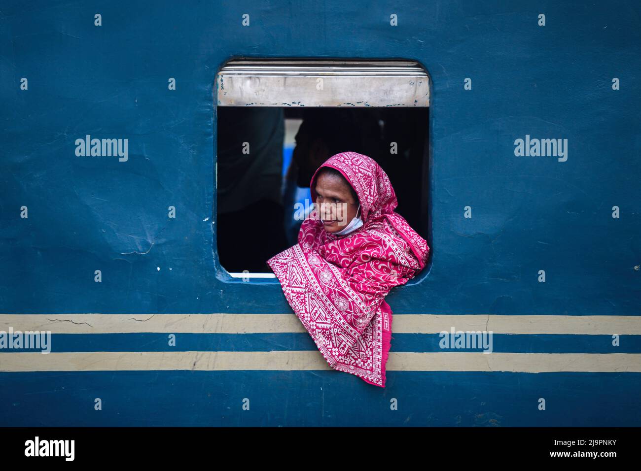 Dhaka, Bangladesh. 24th May, 2022. Bangladeshi homebound people seen ...