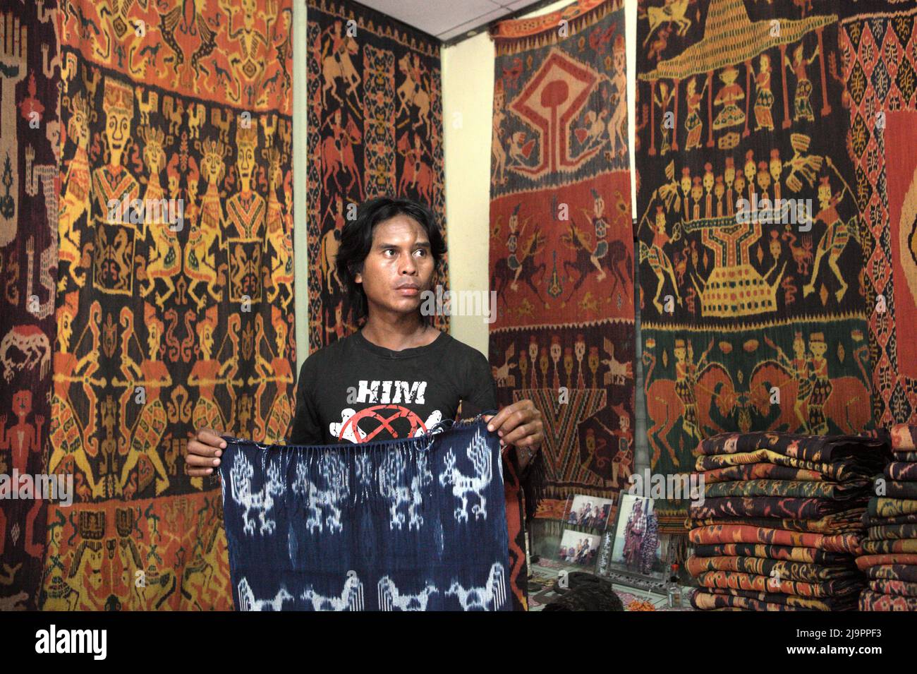 Sumbanese textiles hi-res stock photography and images - Alamy