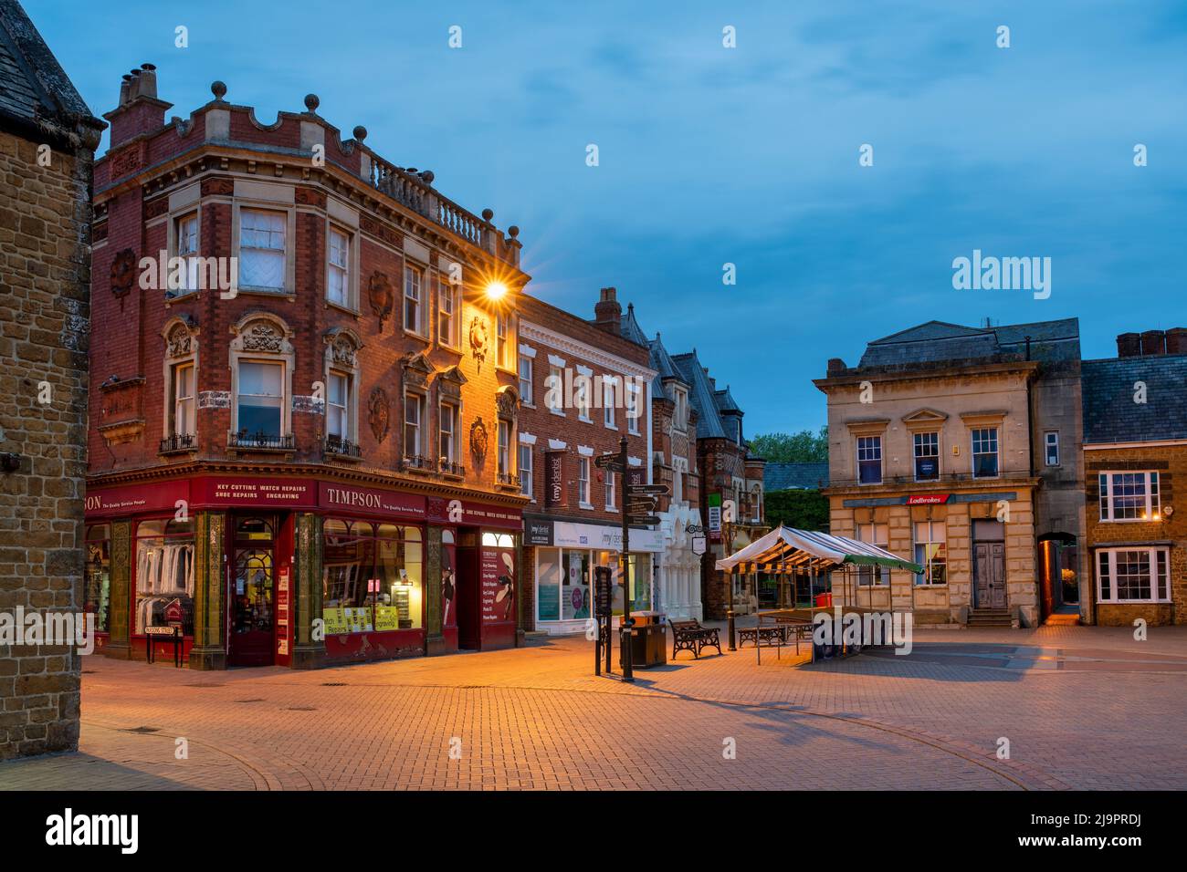 Banbury town market place hi-res stock photography and images - Alamy