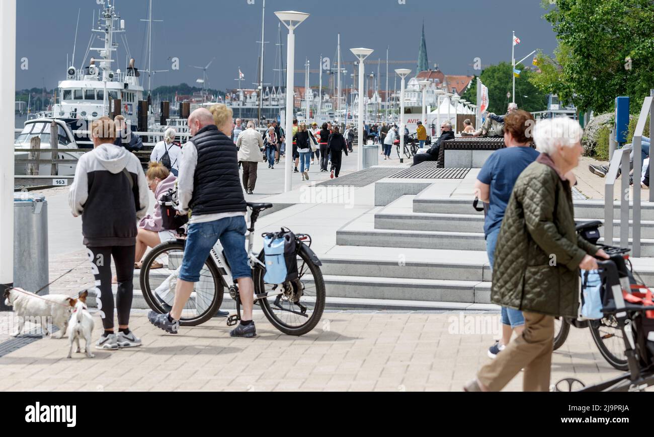 24 May 2022, Schleswig-Holstein, Lübeck-Travemünde: Brightly paved ...