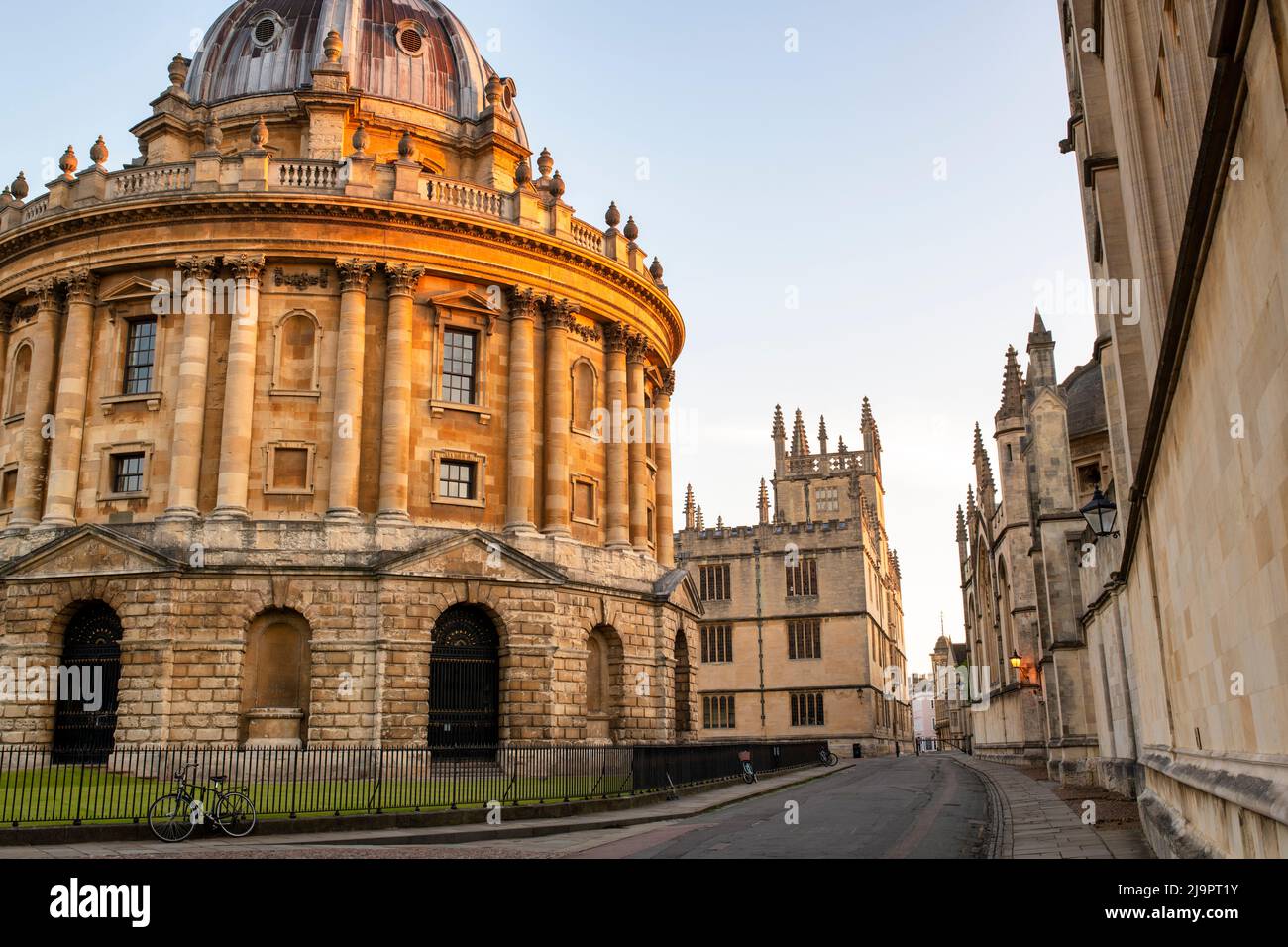 Radcliffe camera square hi-res stock photography and images - Alamy